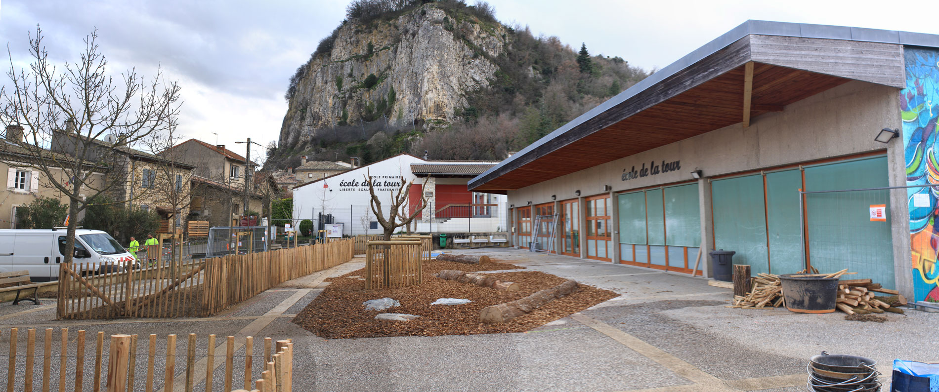 ÉCOLE PRIMAIRE DE LA TOUR – cour de maternelle et périscolaire ...